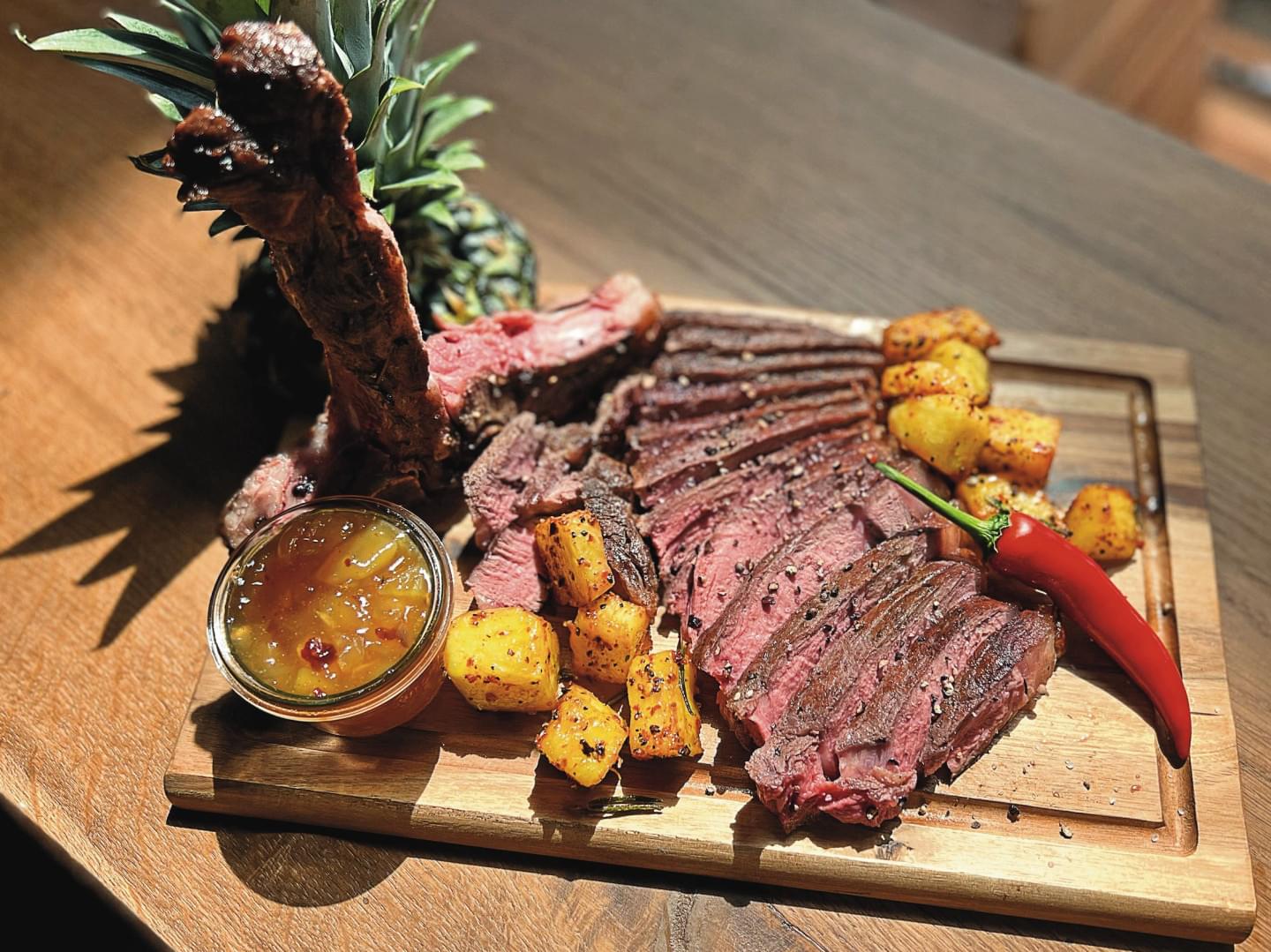 Rodeo T-Bone-Steak mit Ananas-Orangen-Chutney - Rezepte - Service-Bund