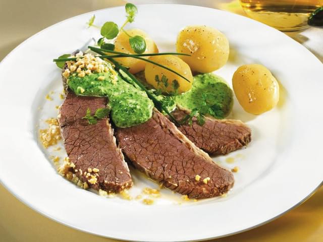 Gekochte Rinderbrust mit grüner Sauce - Rezepte - Service-Bund